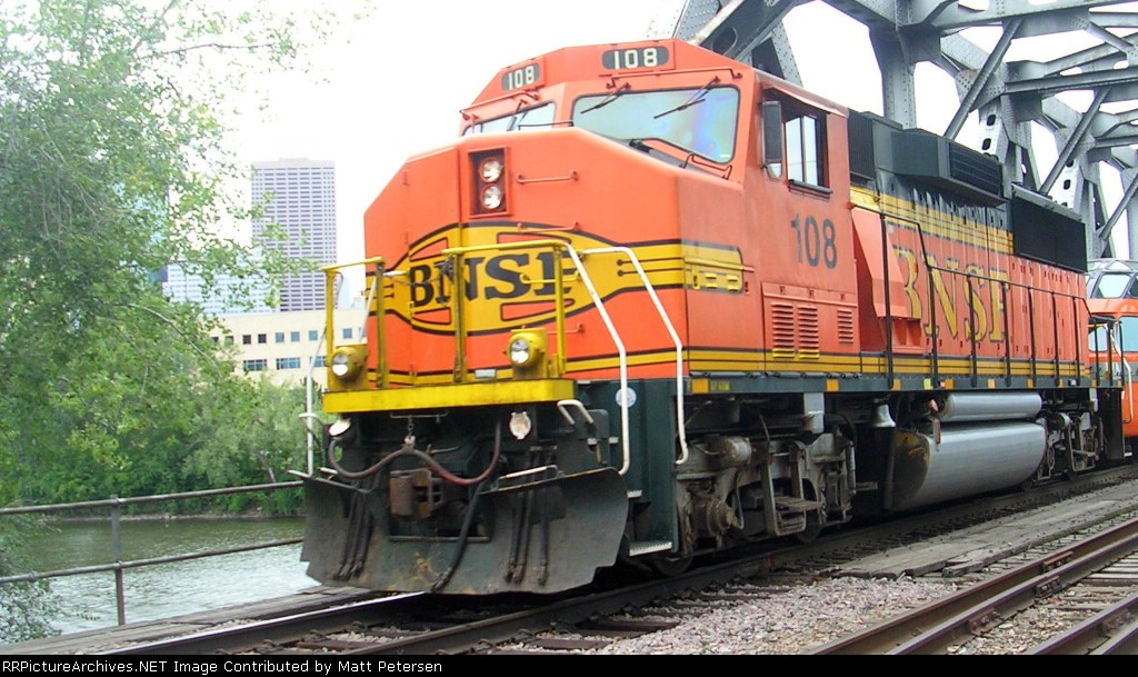 BNSF 108 GP60M
